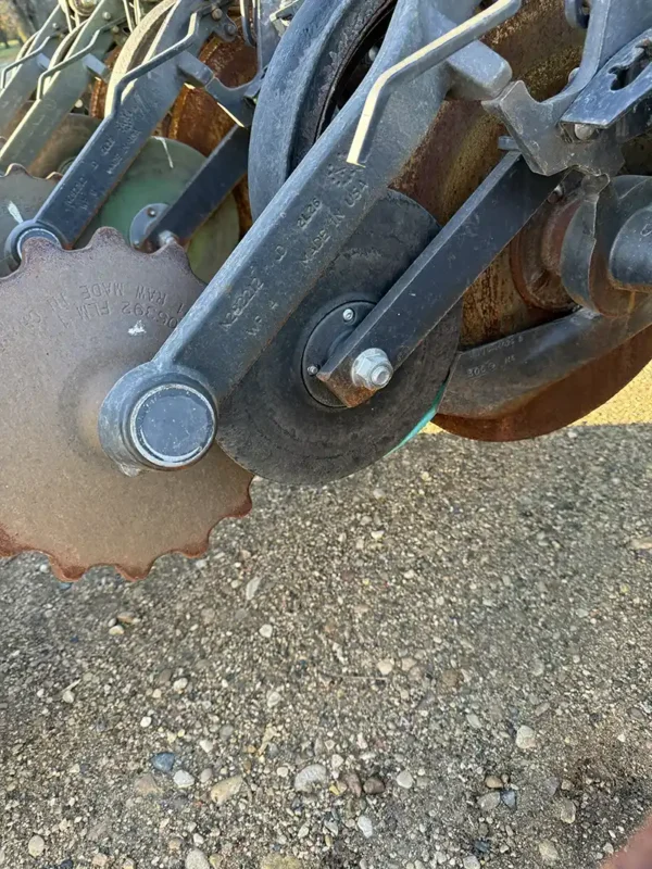 John Deere 1895 drill w/ 1910 Hydraulic Drive/Section Command Cart ...